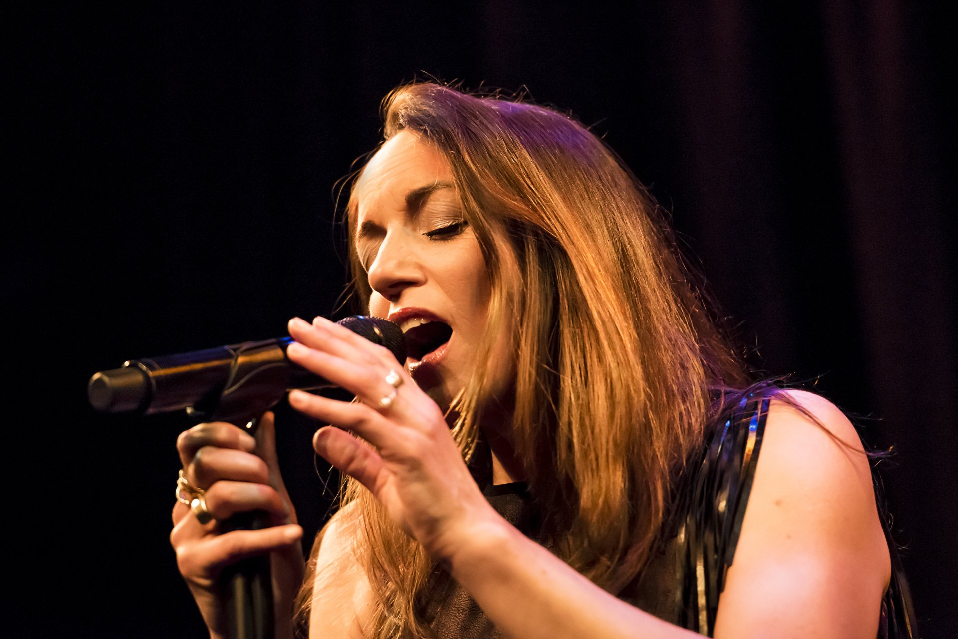 Galerie - Sängerin Maggie Jane und Band